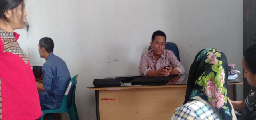 Gaji Tak Kunjung Dibayar, Sekcam Dolok Panribuan Kesal - Berita Ter ... Gaji Tak Kunjung Dibayar, Sekcam Dolok Panribuan Kesal - Berita Ter ...