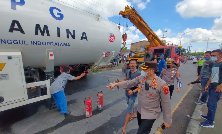 Truk Pengangkut Gas LPG Remuk di Deli Serdang - Berita Ter Update Hari Ini