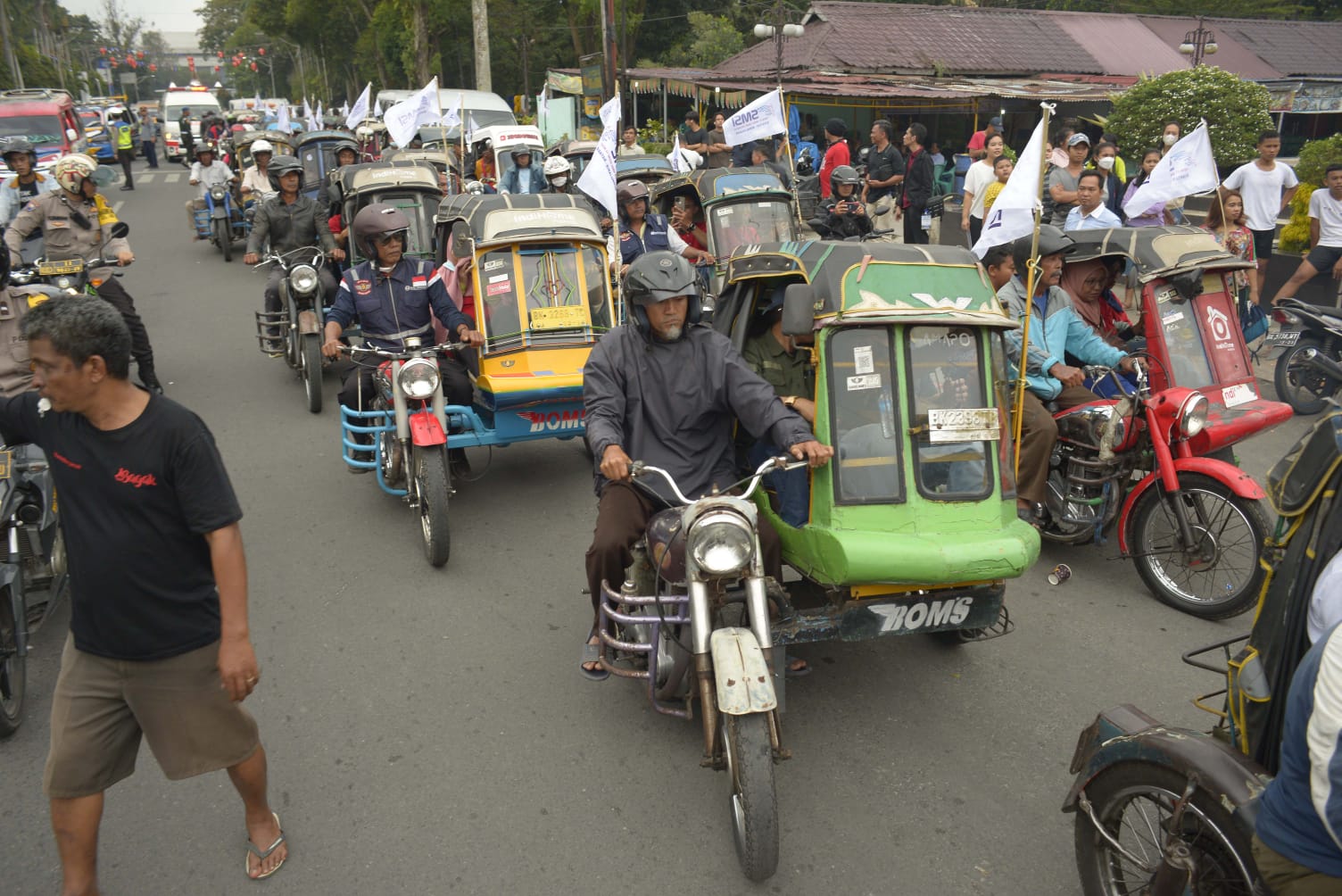 Ekspedisi Toba- HPN 2023: Asyiknya Jalan-Jalan Sore dengan Becak Motor ...