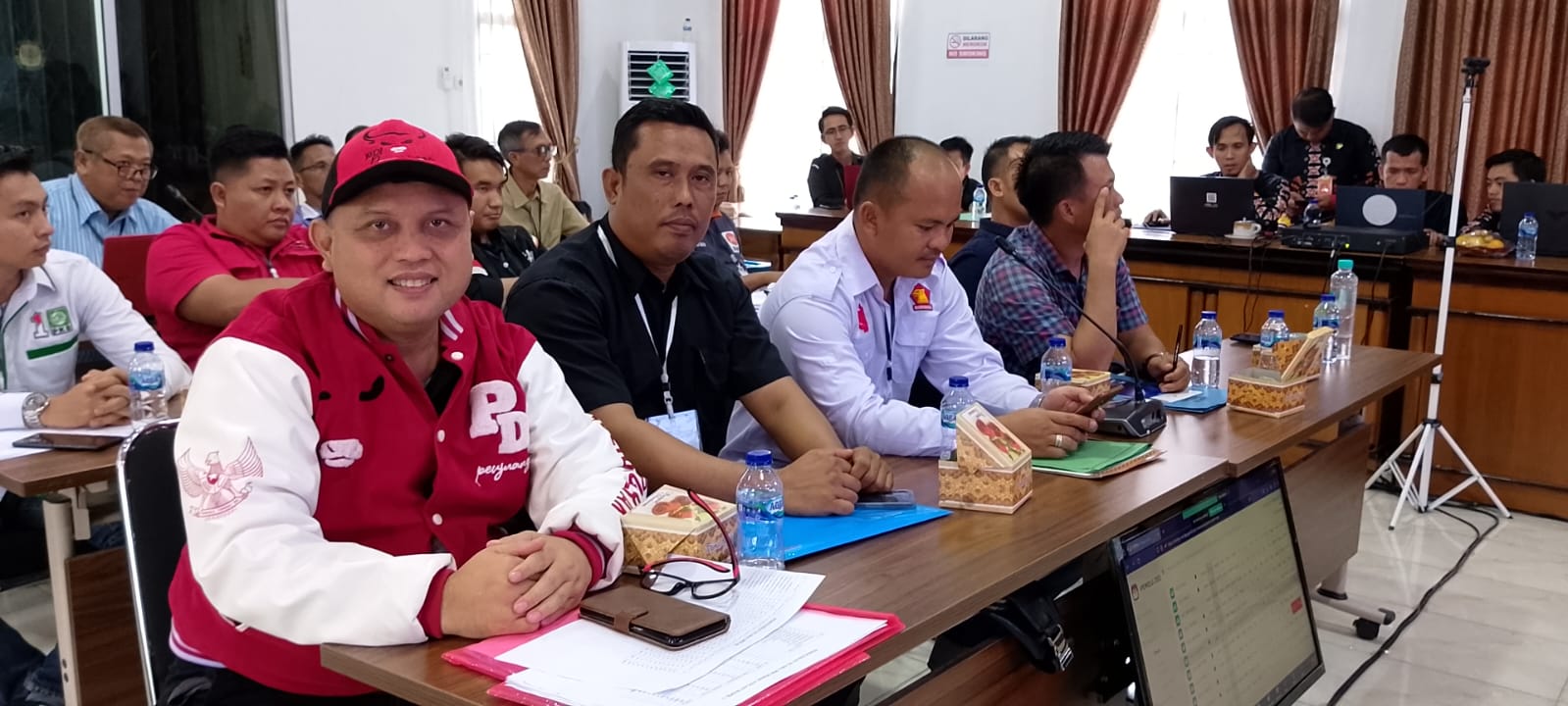 TNI Polri Lakukan Pengamanan Rapat Pleno Rekapitulasi Hasil Pemilu 2024 di KPUD Way Kanan ...
