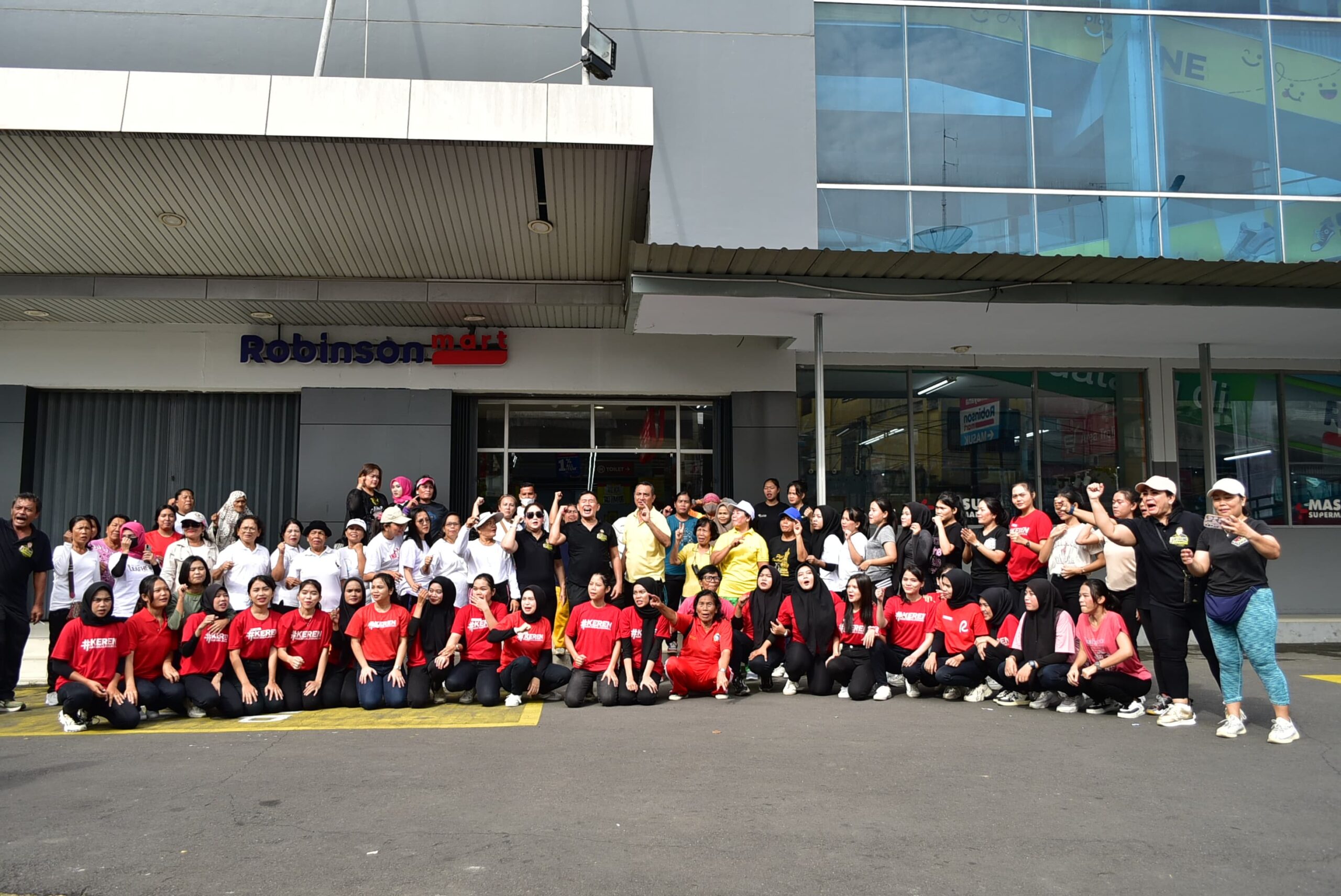 Senam Bersama Mangatas Silalahi Membuat Karyawan Ramayana Merasa Lebih Semangat - Berita Ter ...